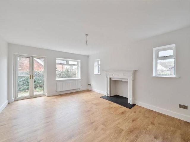 4 bedroom detached house to rent