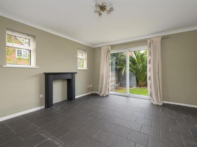4 bedroom detached house to rent