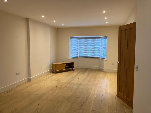 4 bedroom detached house to rent