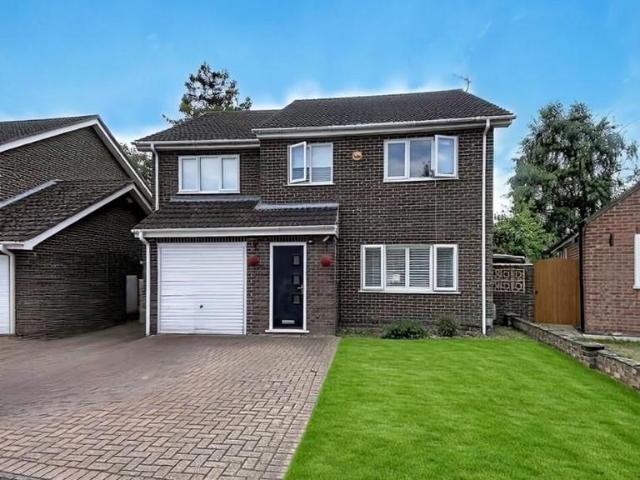 4 bedroom detached house to rent