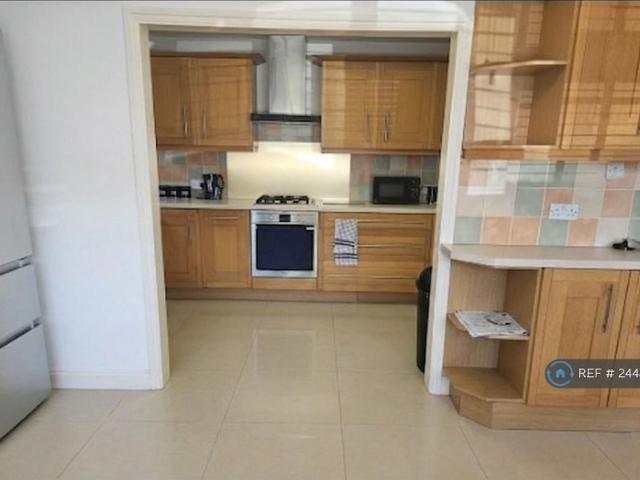 4 bedroom detached house to rent