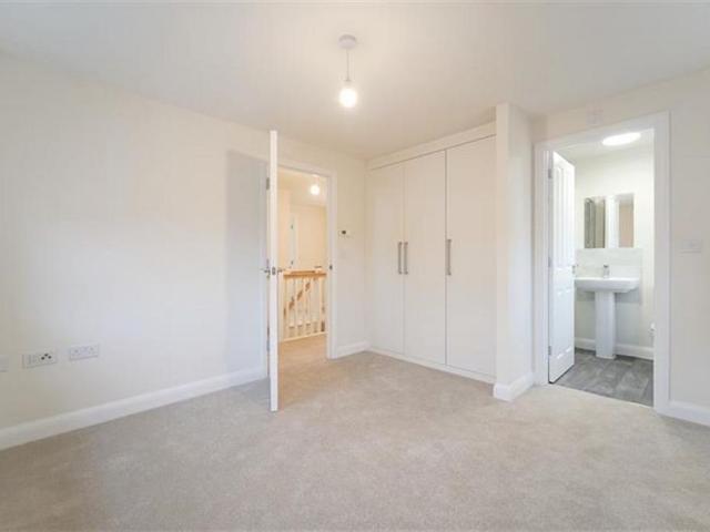 4 bedroom detached house to rent