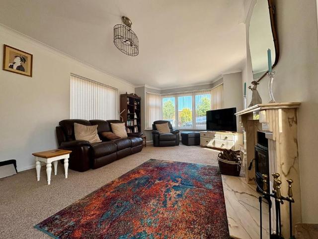 4 bedroom detached house to rent