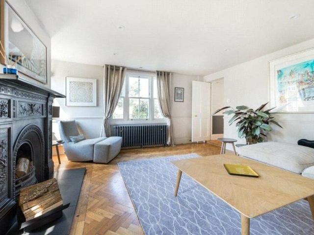 4 bedroom detached house to rent