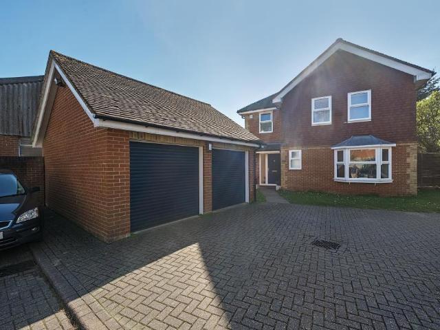 4 bedroom detached house to rent