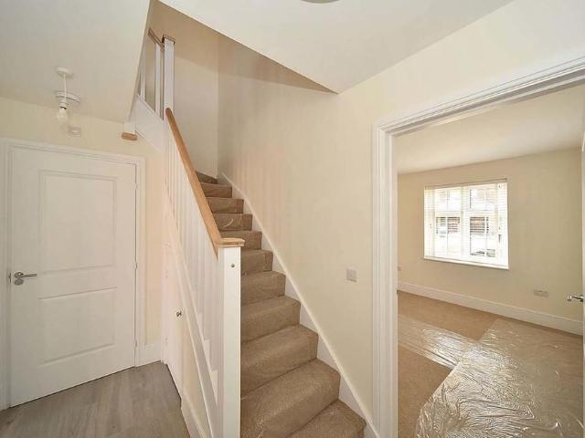 4 bedroom detached house to rent