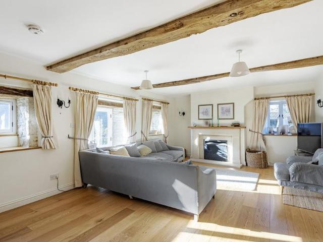 4 bedroom detached house to rent