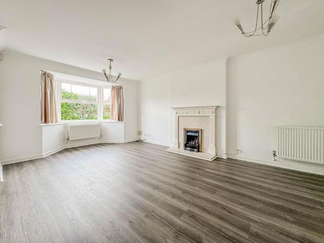 4 bedroom detached house to rent