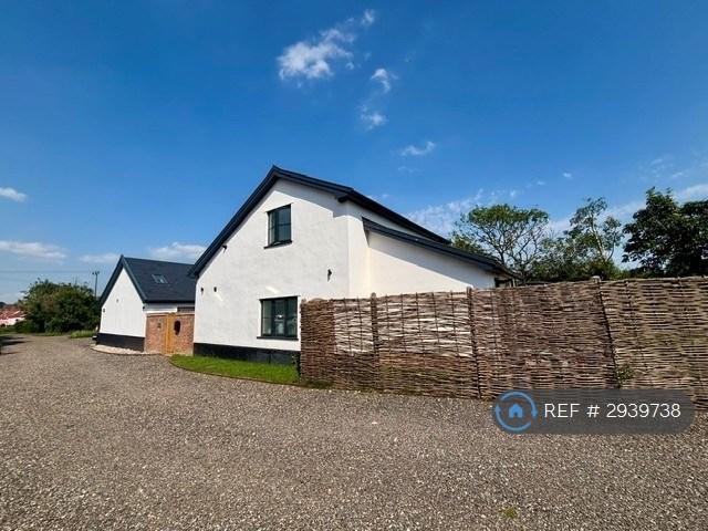 4 bedroom detached house to rent