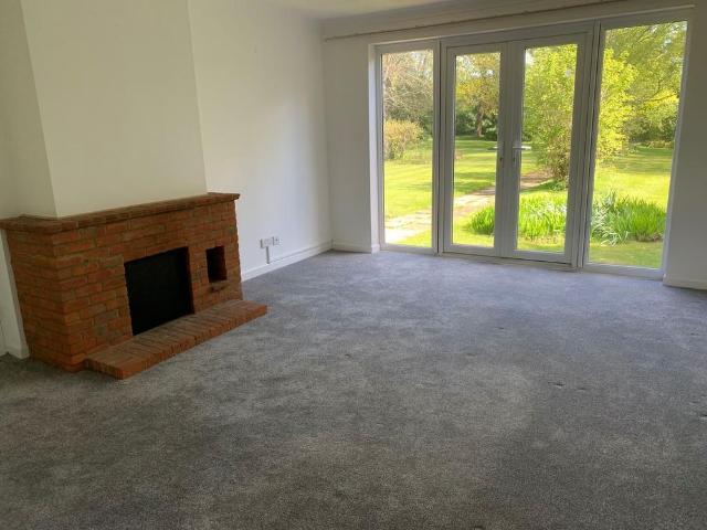 4 bedroom detached house to rent