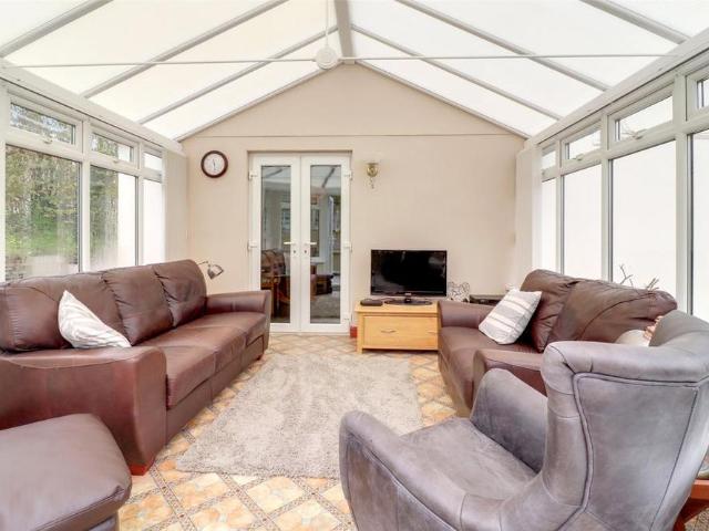 4 bedroom detached house to rent