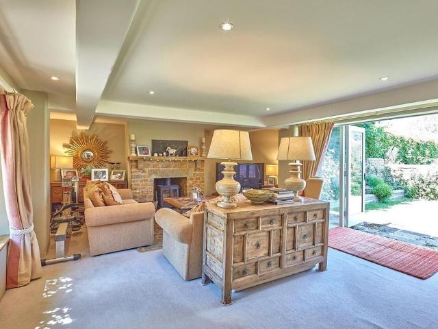 4 bedroom detached house to rent