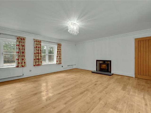 4 bedroom detached house to rent