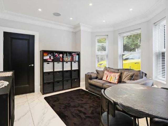 4 bedroom detached house to rent