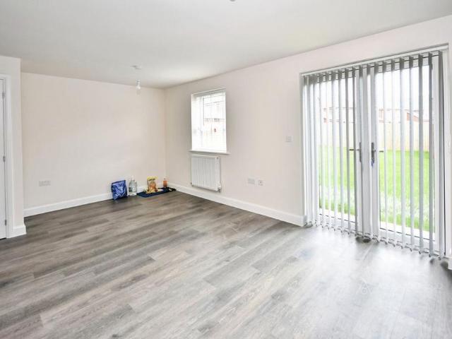 4 bedroom detached house to rent
