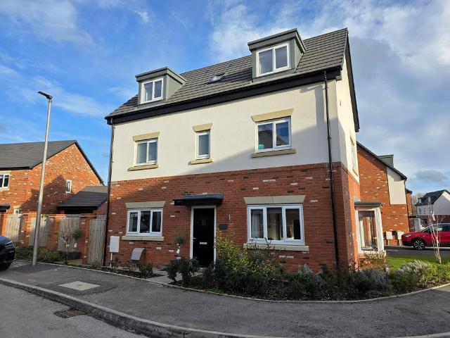 4 bedroom detached house to rent