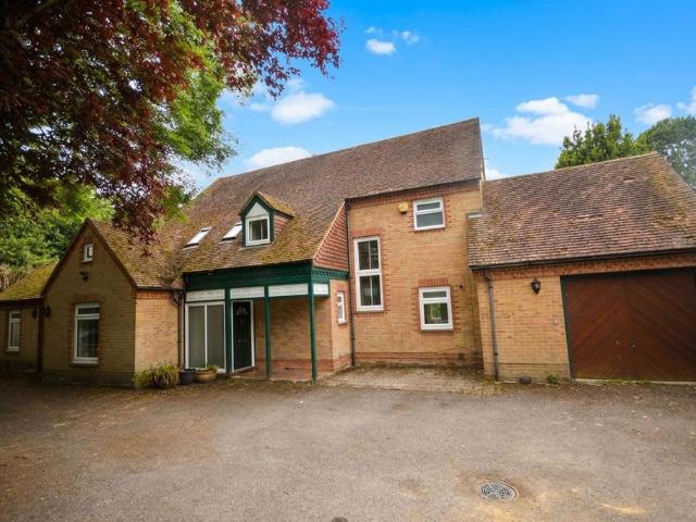 4 bedroom detached house to rent