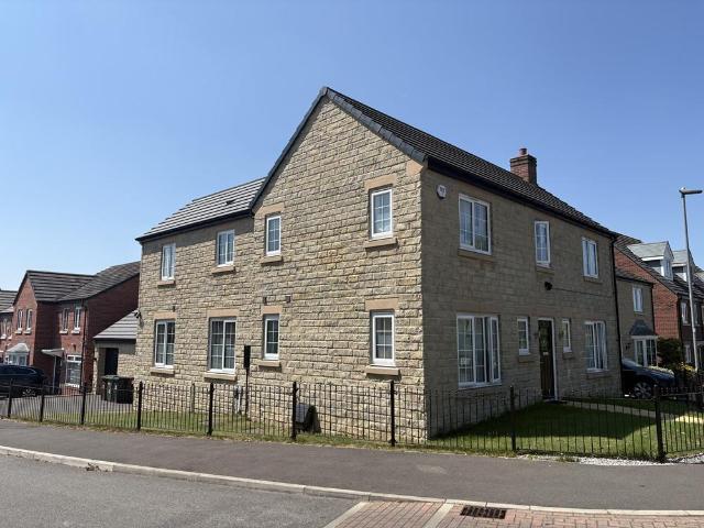 4 bedroom detached house to rent