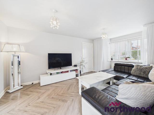 4 bedroom detached house to rent