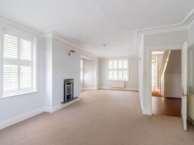 4 bedroom detached house to rent