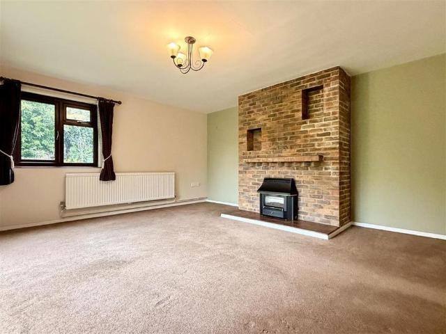 4 bedroom detached house to rent