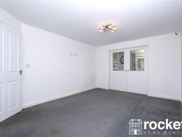 4 bedroom detached house to rent