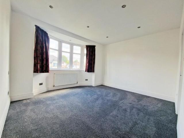 4 bedroom detached house to rent