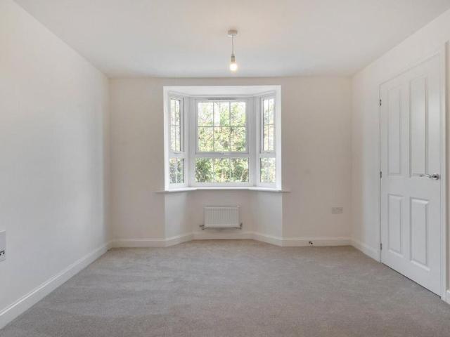 4 bedroom detached house to rent
