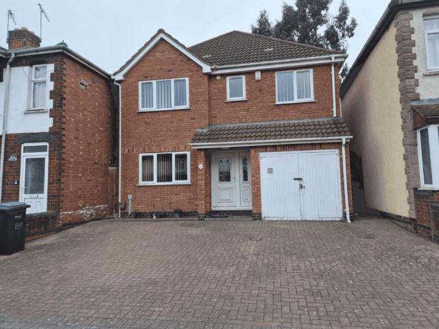 4 bedroom detached house to rent