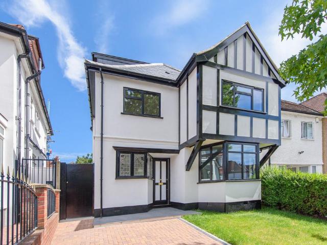 4 bedroom detached house to rent