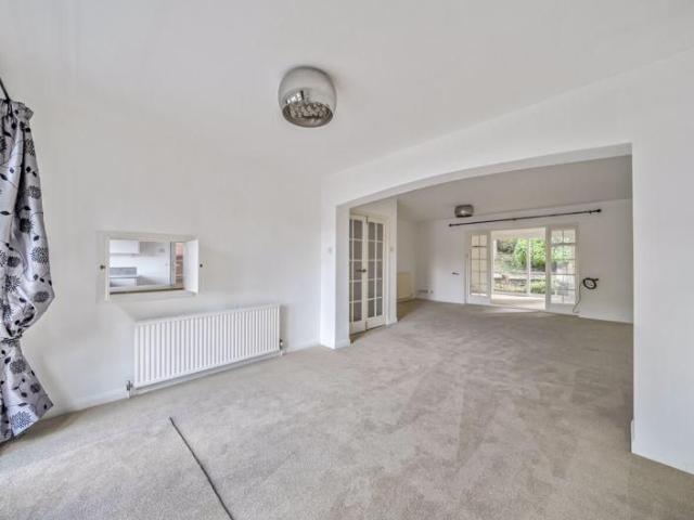 4 bedroom detached house to rent