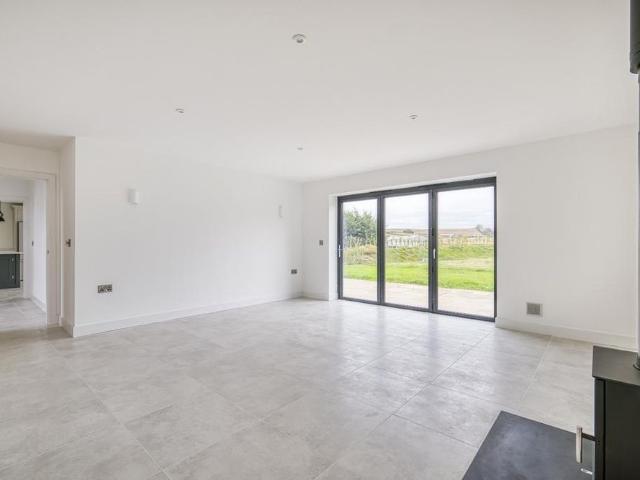 4 bedroom detached house to rent