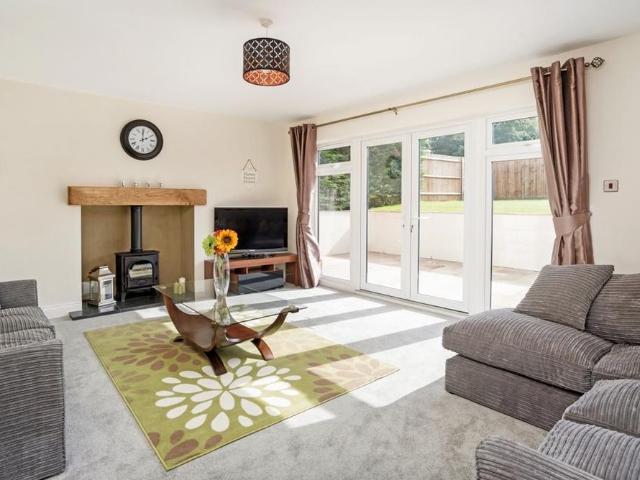 4 bedroom detached house to rent