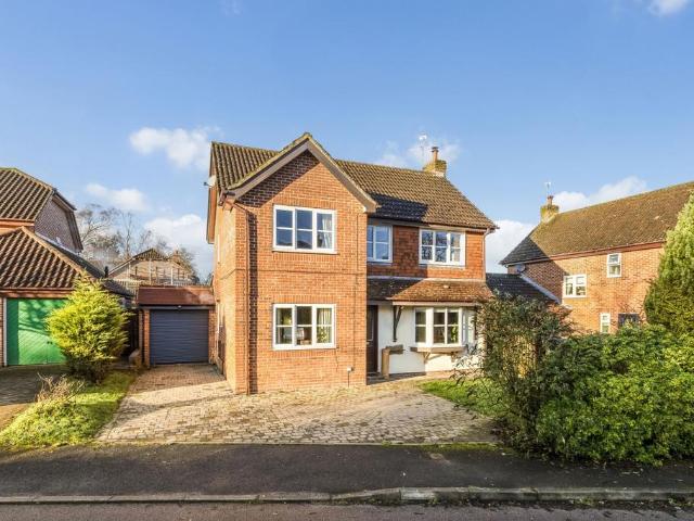 4 bedroom detached house to rent