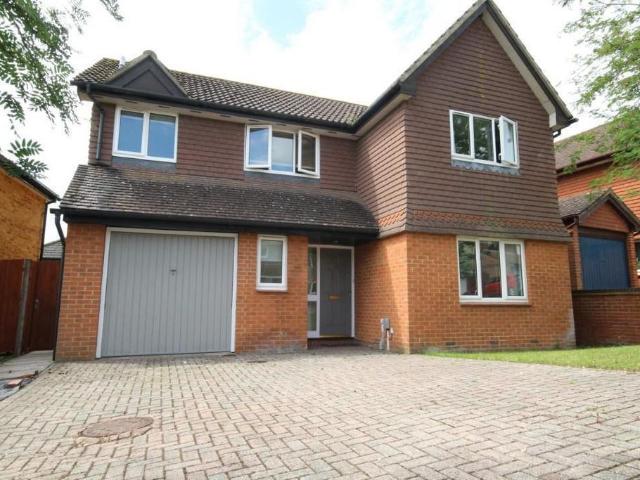 4 bedroom detached house to rent