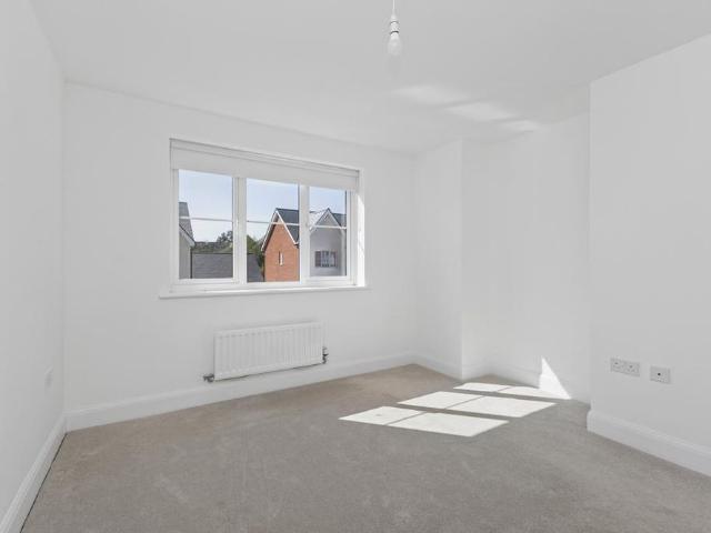 4 bedroom detached house to rent