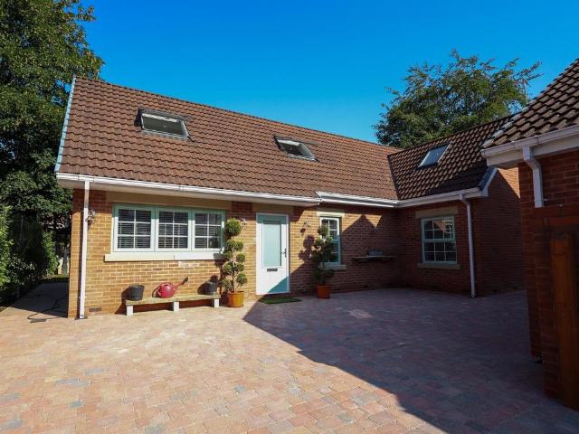 4 bedroom detached house to rent