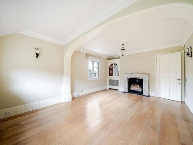 4 bedroom detached house to rent