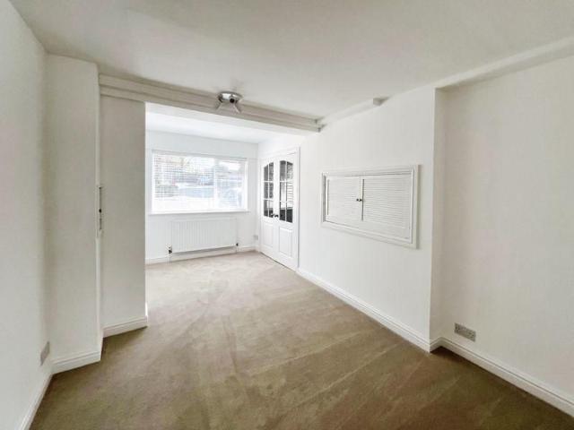 4 bedroom detached house to rent