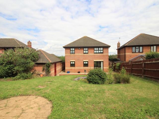 4 bedroom detached house to rent