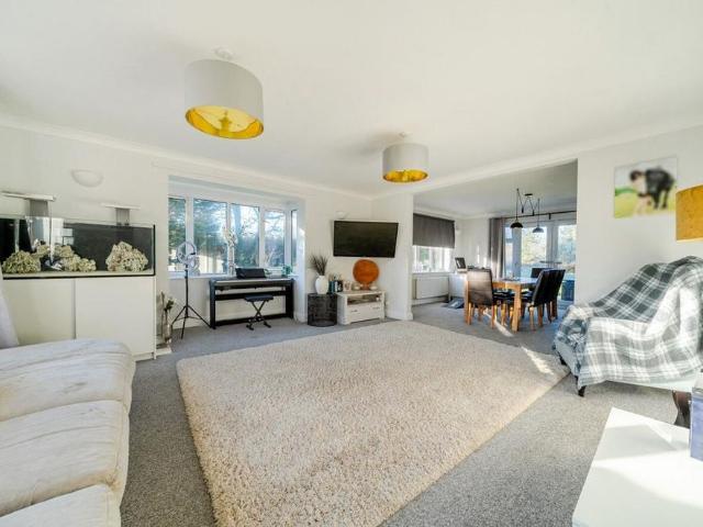 4 bedroom detached house to rent