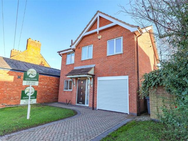 4 bedroom detached house to rent