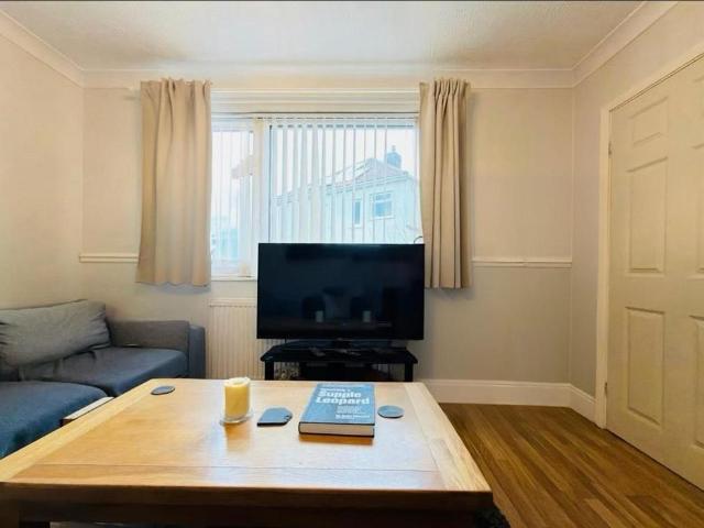 4 bedroom detached house to rent