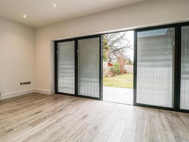 4 bedroom detached house to rent