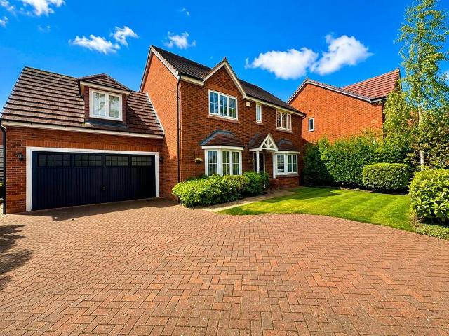 4 bedroom detached house to rent