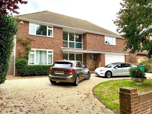 4 bedroom detached house to rent