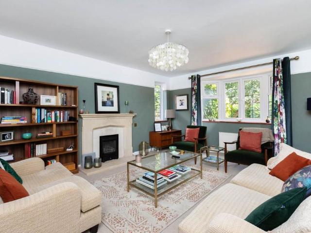 4 bedroom detached house to rent
