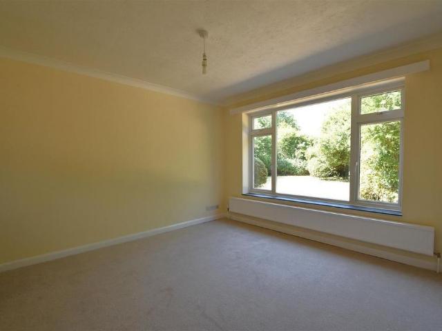 4 bedroom detached house to rent