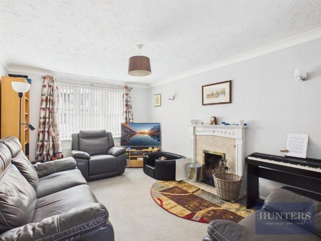 4 bedroom detached house to rent