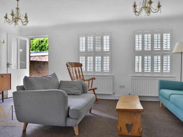 4 bedroom detached house to rent